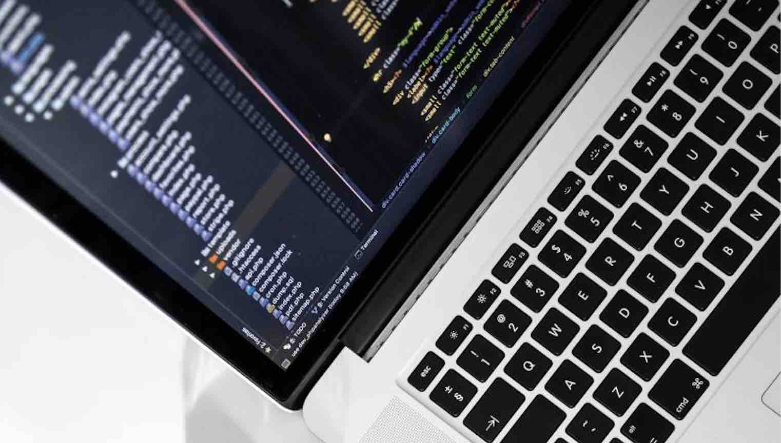 lignes de code sur écran, programmation • Regional-IT · Toute l ...