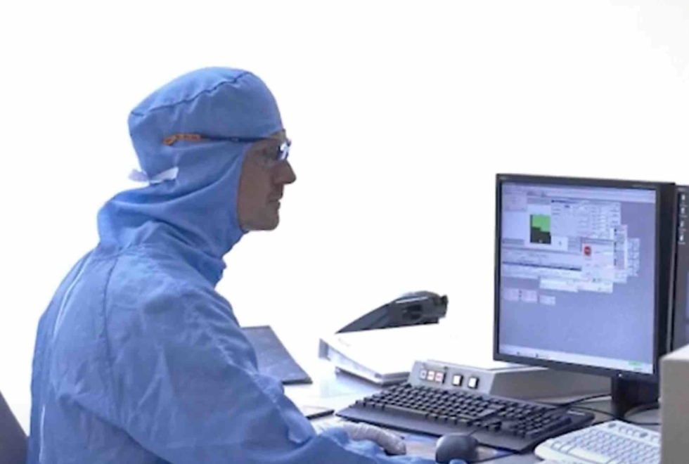 Bio-informaticien devant é ran - source UCLouvain-UNamur • Regional-IT ...